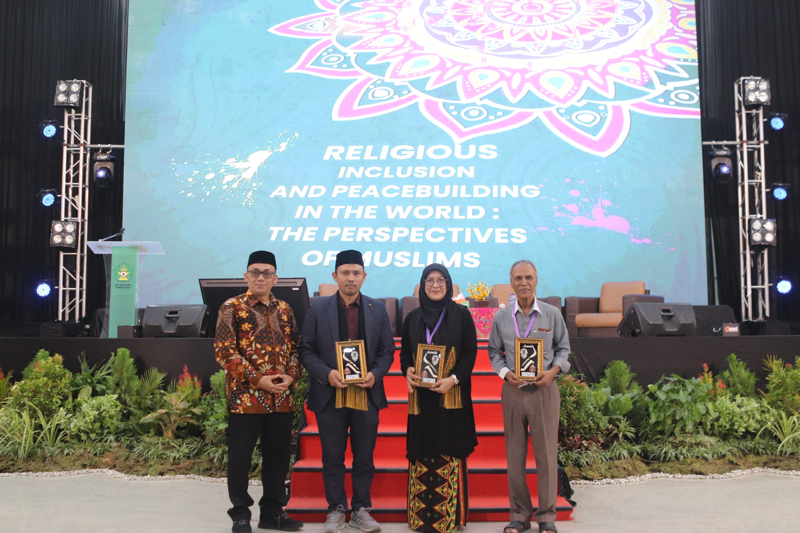 Penerapan Hukum Syariah, Bagaimana Menerapkan Keberagaman Agama dan Pembangunan Perdamaian ...